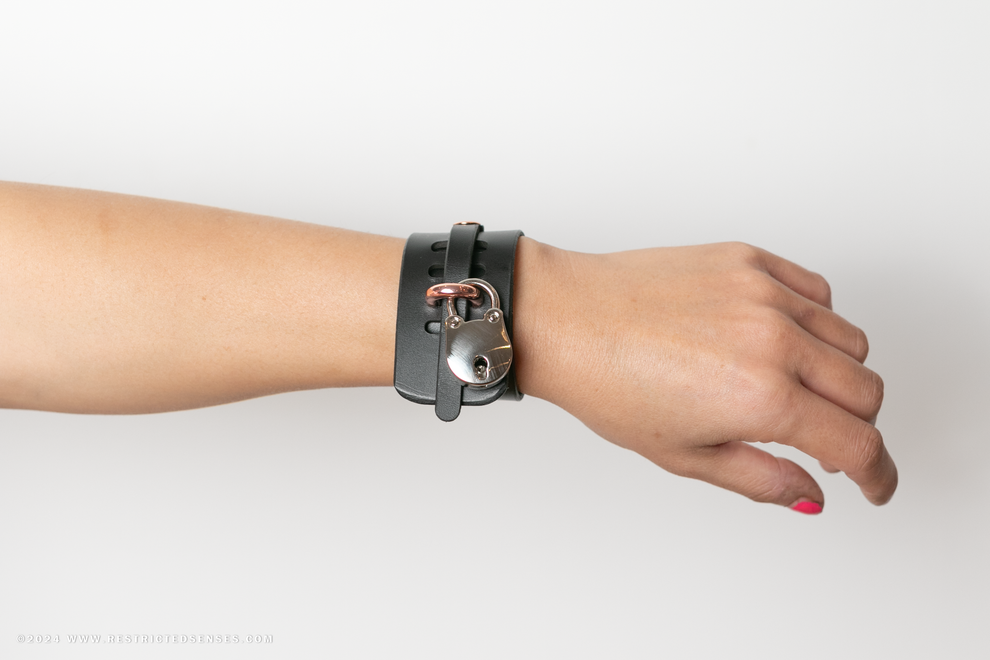 Locking Post Leather Bondage Hand Cuffs – Restricted Senses